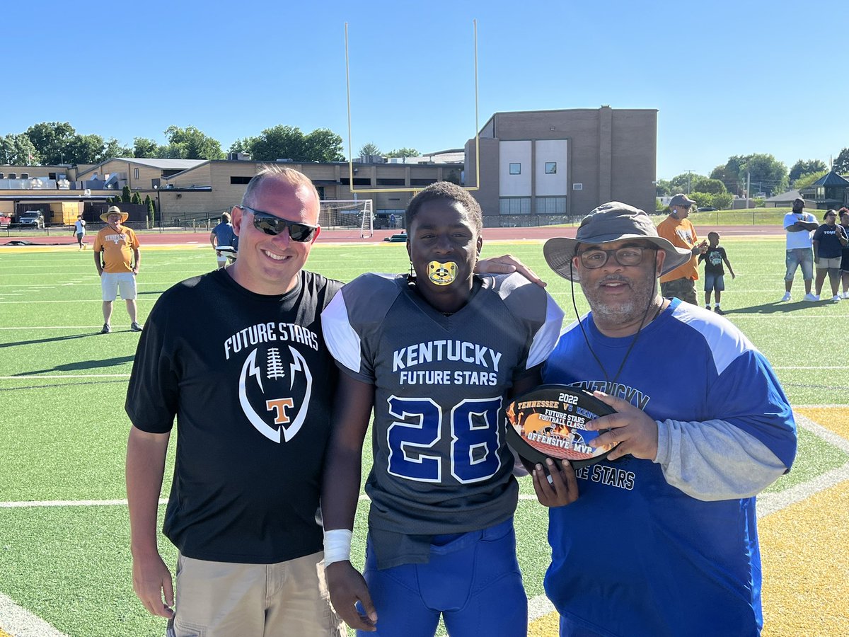 Markezz Hightower breathing rarified air for the Maroons. @MNHHS ...